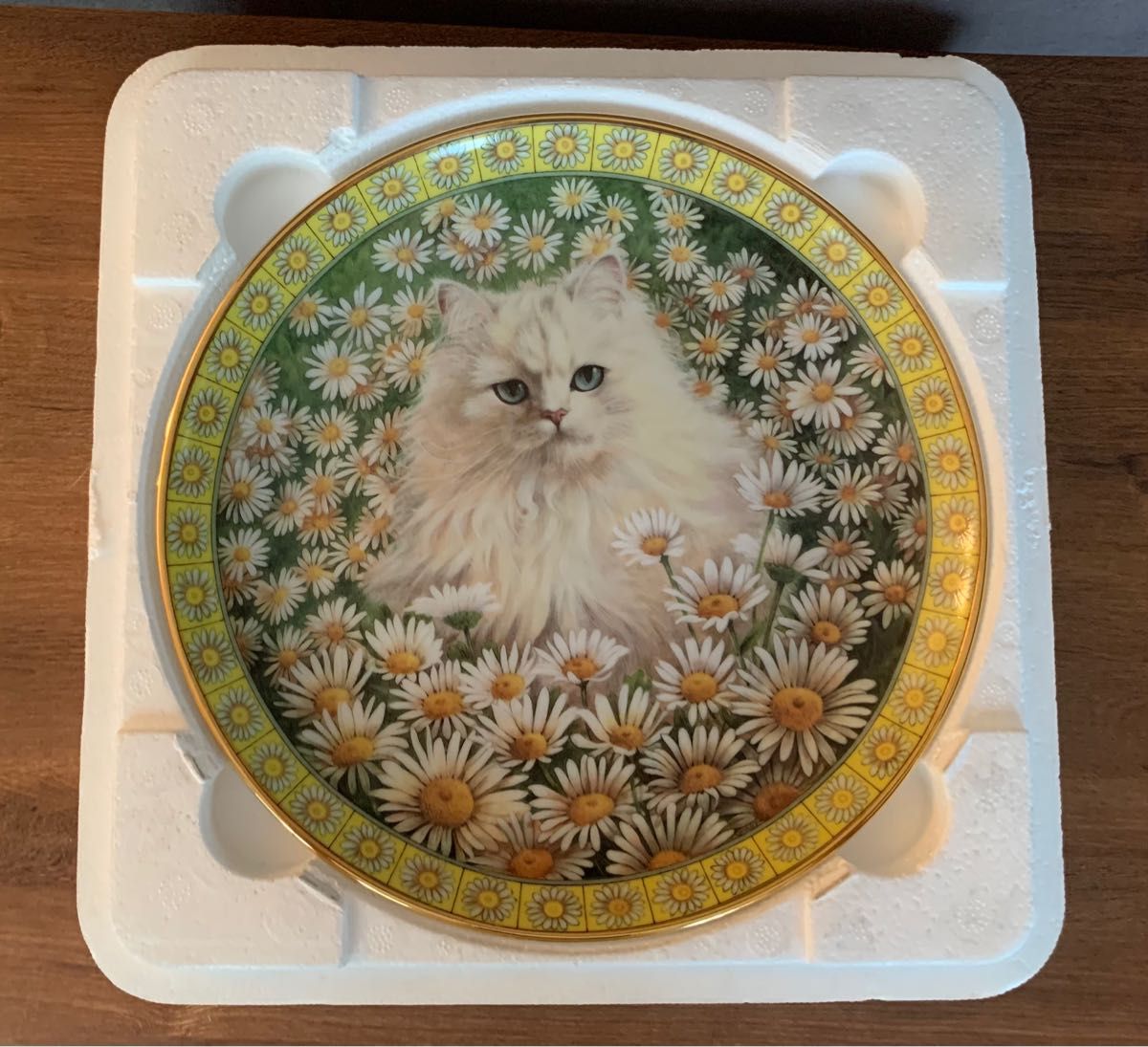 レズリーアンアイボリー 猫のプレート 花の中の猫達 デイジーの レズリーアンアイボリー 猫のプレート 花の中の猫達 デイジーの