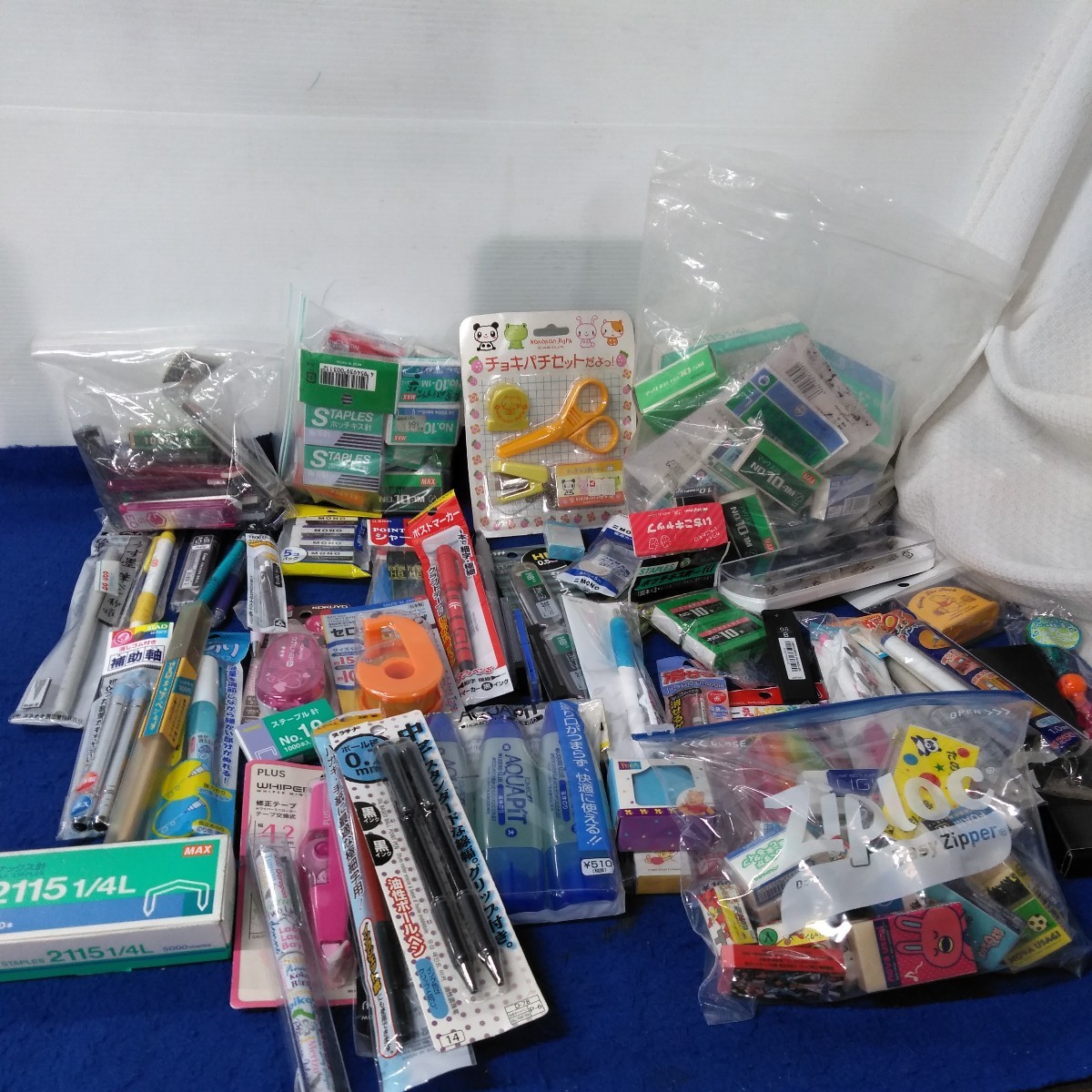 Yahoo!オークション - g_t C178 文房具 いっぱい まとめ売り ホチキス...