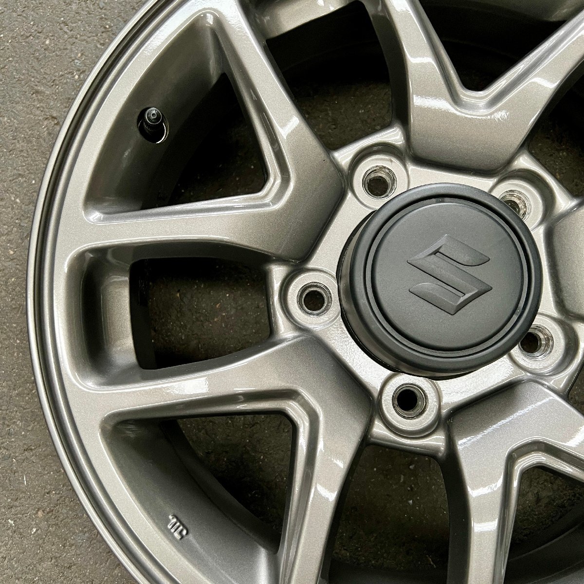 Yahoo!オークション - 純正ホイール1本 ジムニー JB64W 16×5 1/2J +22 ...