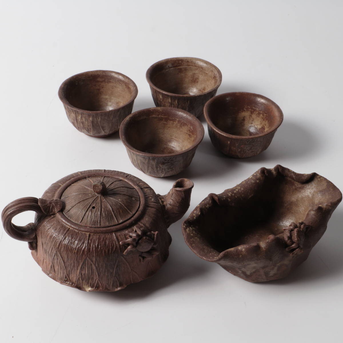 ◇◇備前焼 蓮蟹彫り煎茶器揃 急須/湯冷まし/煎茶椀4客 時代 ◇◇備前焼 蓮蟹彫り煎茶器揃 急須/湯冷まし/煎茶椀4客 時代