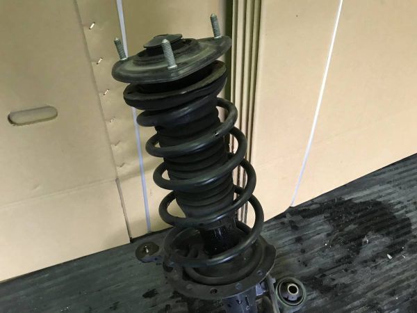 Yahoo!オークション - 管0861-1 DBA-KGJ10 IQ 6万KM フロント右 スト...