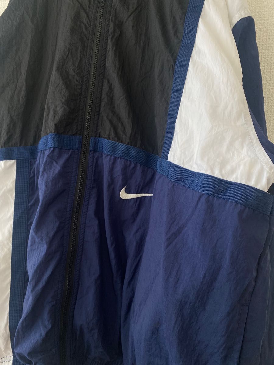 NIKE 90s 銀タグ ナイロンジャケット スウッシュロゴ刺繍 バック NIKE 90s 銀タグ ナイロンジャケット スウッシュロゴ刺繍 バック
