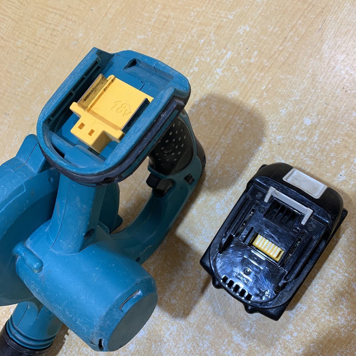 Yahoo!オークション - A makita マキタ 18V 充電式ブロワ UB182D バッ...