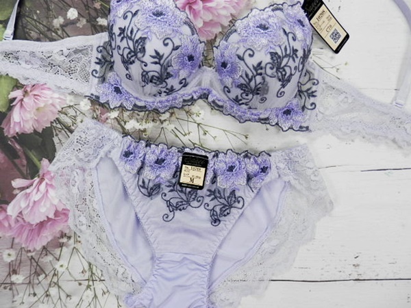 Yahoo!オークション - SE10-C80/L ブラジャー＆ショーツ セット 新品