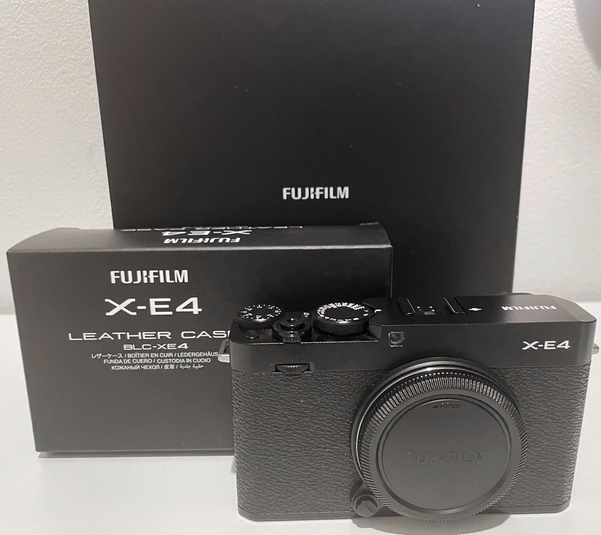 Yahoo!オークション - 美品 fujifilm X-E4 ブラック + 純正レザーケー...