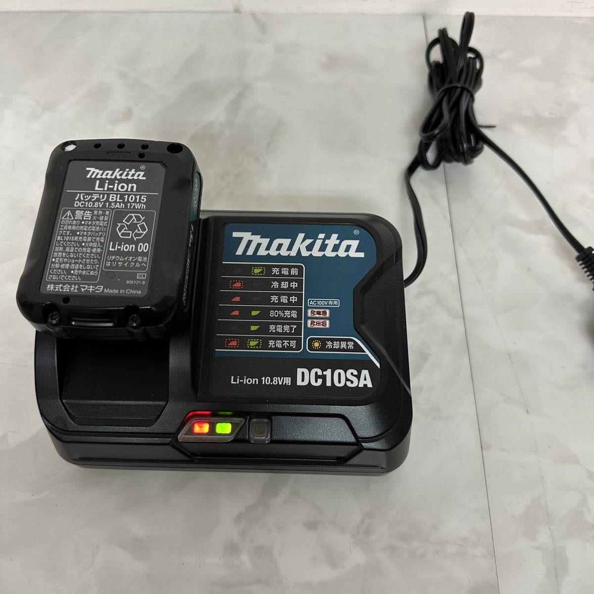 Yahoo!オークション - Y136 makita マキタ 充電器 10.8V用 純正バッテ...