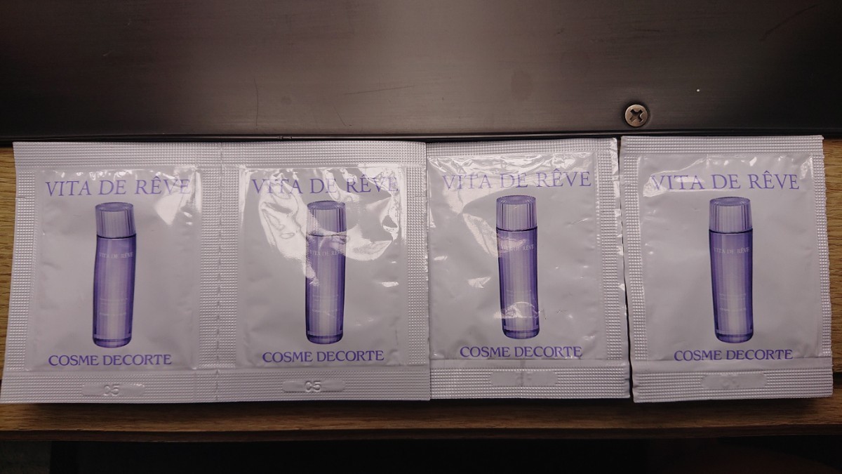 Yahoo!オークション - コスメデコルテ ヴィタドレーブ 化粧水 3ml×40...