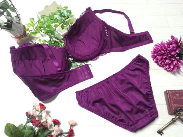 Yahoo!オークション - F80L 谷間メイク 3段3列 脇高 グラマー 花柄刺繍...