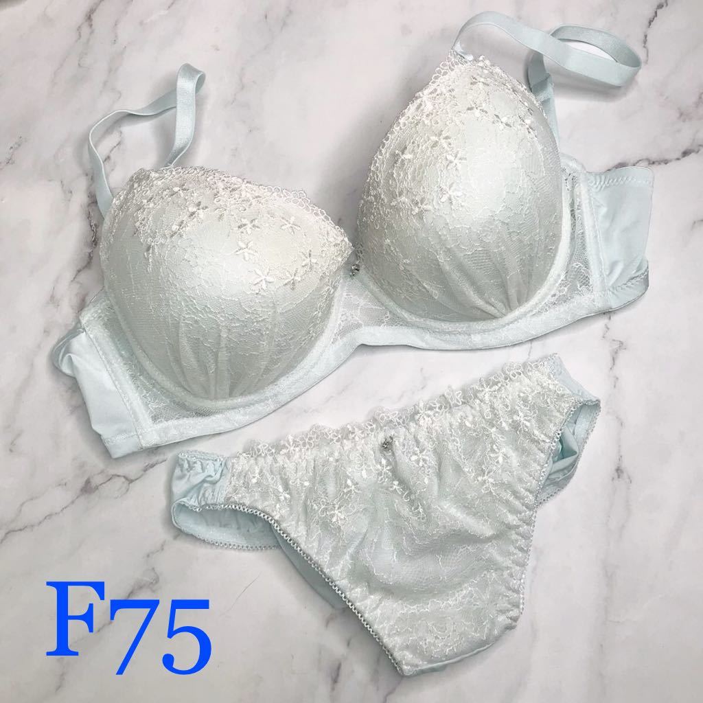 Yahoo!オークション - F75ブラショーツセット 可愛い薄い水色の花柄レ...
