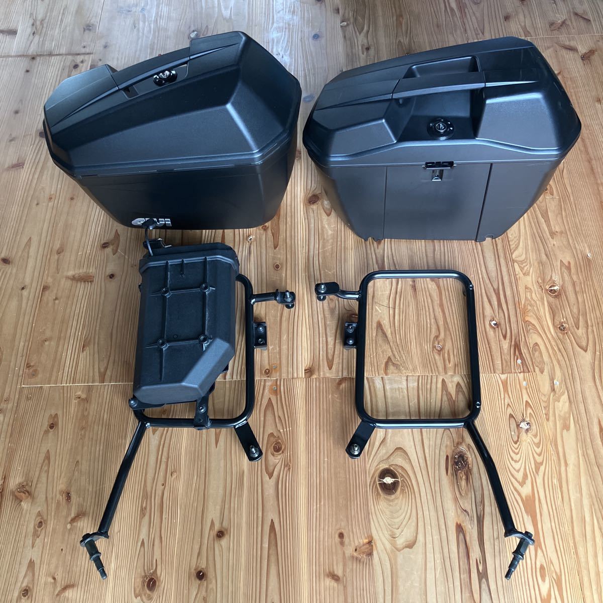 代購代標第一品牌－樂淘letao－ツーリングセロー GIVI サイドケース、ツールボックス、モトコステー