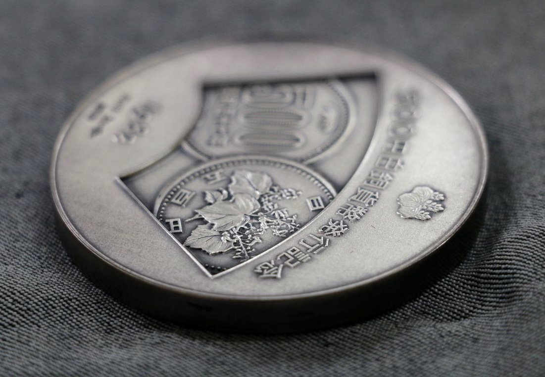 1円スタート 純銀 造幣局 1982年 500円白銅貨弊発行記念 純銀メダル 1000 刻印 126g ケース付き ②(貨幣)｜売買されたオークション情報、yahooの商品情報をアーカイブ公開 ...