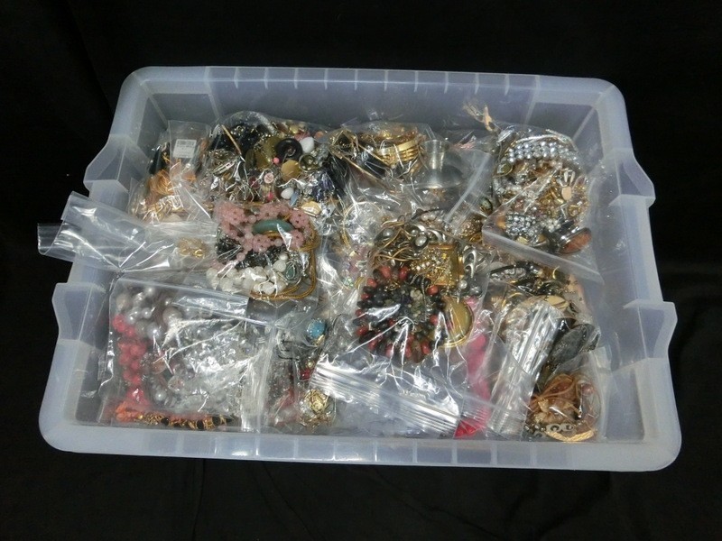 Yahoo!オークション - 1円スタート イミテーション大量まとめ 重さ約35...