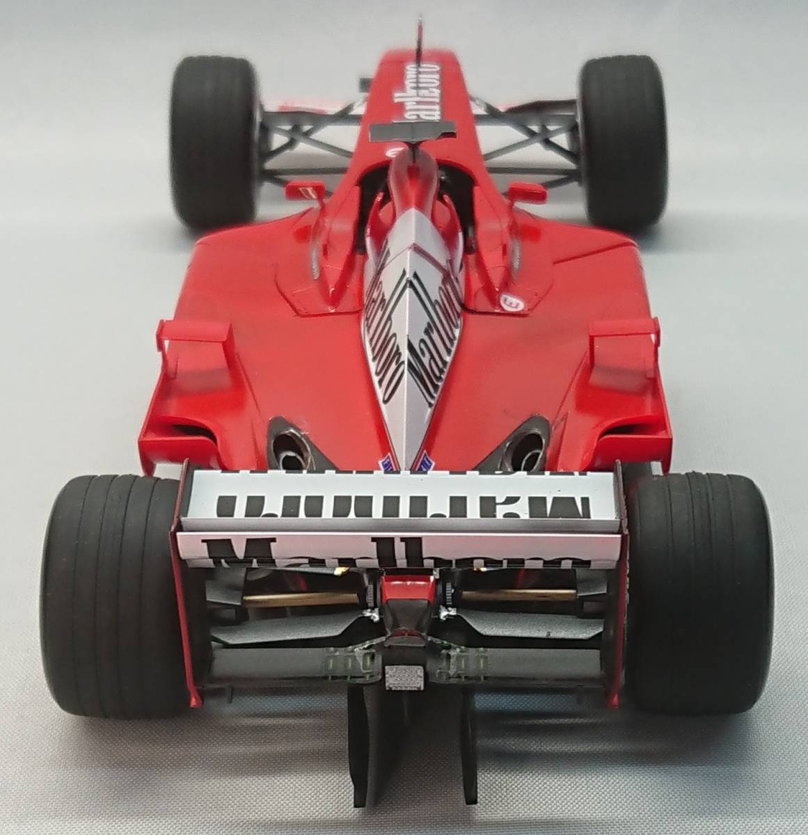 Yahoo!オークション - フェラーリ F2001 1/20 タミヤ模型 FERRARI F200...