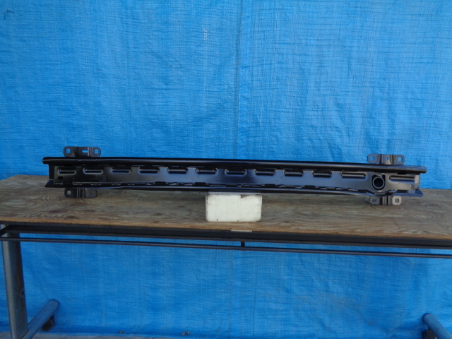 Yahoo!オークション - AZ807 アウディ Q2 81A リア ホースメント 81A8...