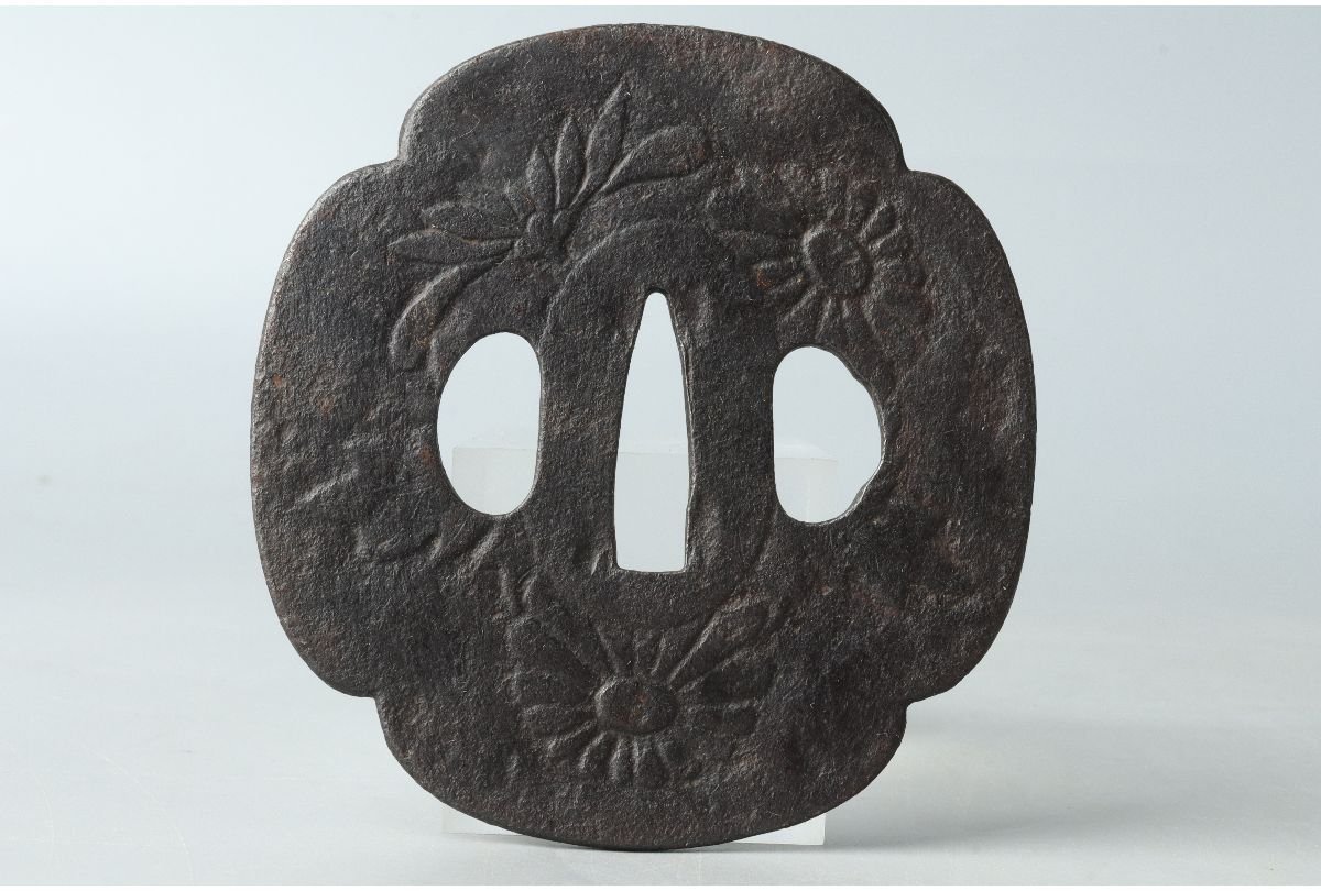 Yahoo!オークション - [URA]刀剣美術/鉄地菊花彫瓜形鍔/101g/12-6-76