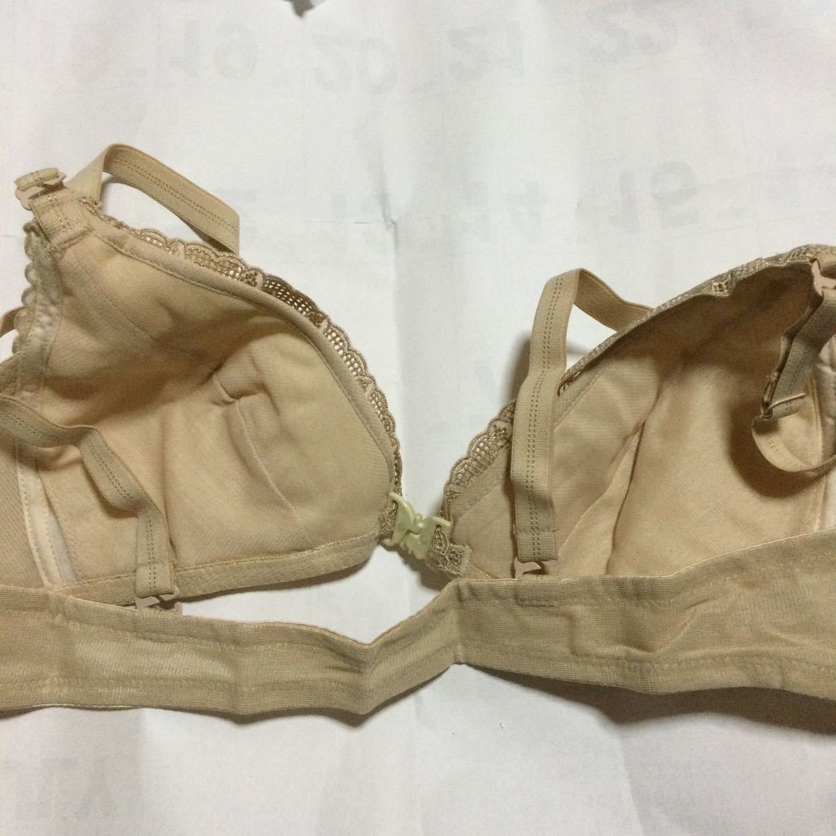 Yahoo!オークション - ベージュ花柄刺繍フロントホック ブラジャー90B...