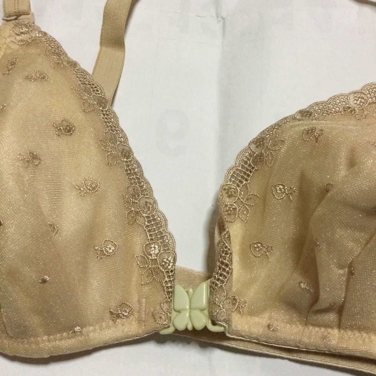 Yahoo!オークション - ベージュ花柄刺繍フロントホック ブラジャー90B...
