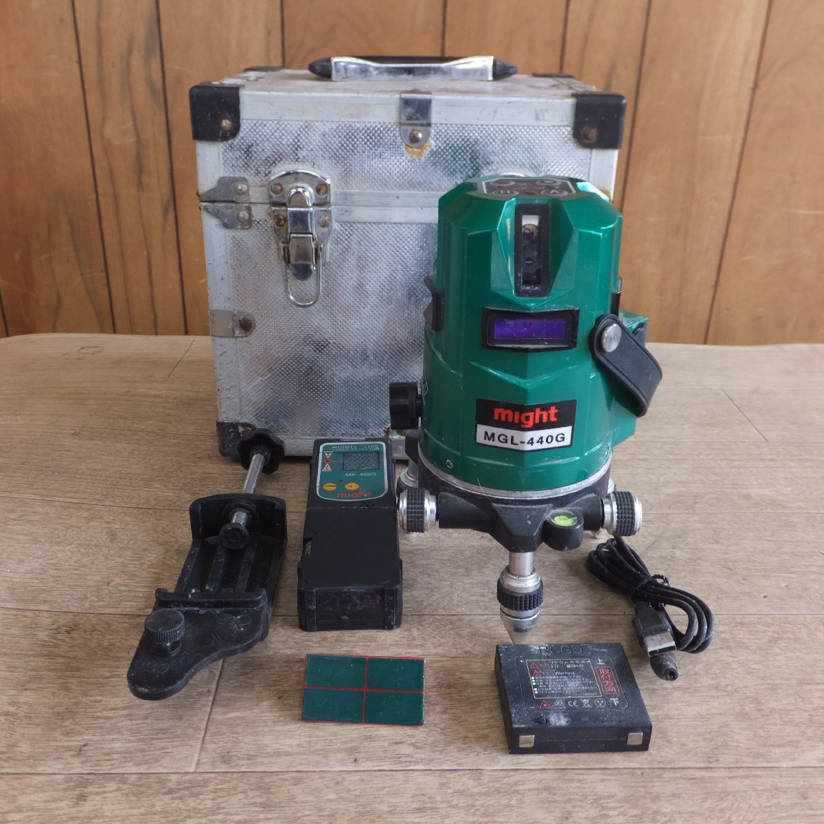 マイト工業 might グリーンレーザー MGL-440G レーザー墨出し器 受光器 MK-402G 付(光学測定器)｜売買されたオークション情報、yahooの商品情報をアーカイブ公開 ...