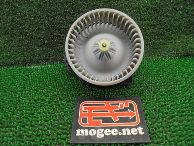 Yahoo!オークション - 1ER7011 HG5)) トヨタ アイシス ZGM11W 後期型 ...