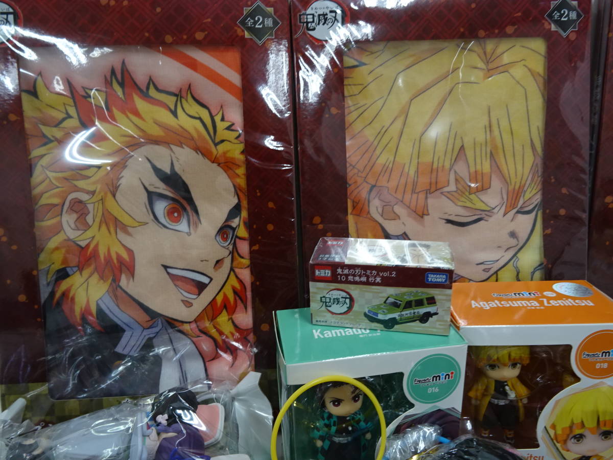 32Mdd 品 鬼滅の刃 グッズセット まとめて箱詰め 竈門炭治郎 我妻善逸 竈門禰豆子 煉獄 不死川 タオル ぬいぐるみ Q-POSKET 等③(コミック、アニメグッズ)｜売買された ...