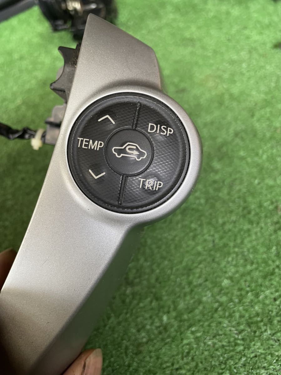 219 トヨタ ZVW 30 プリウス 後期 ステアリングスイッチ 黄-56(ステアリング、ハンドル関連用品)｜売買されたオークション情報、yahooの商品情報をアーカイブ公開 ...