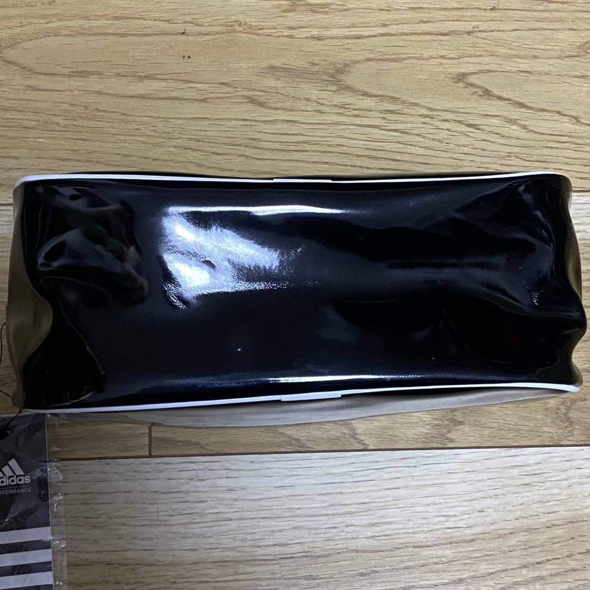 未使用 adidas アディダス エナメル ミニ ショルダー バッグ 黒 未使用 adidas アディダス エナメル ミニ ショルダー バッグ 黒