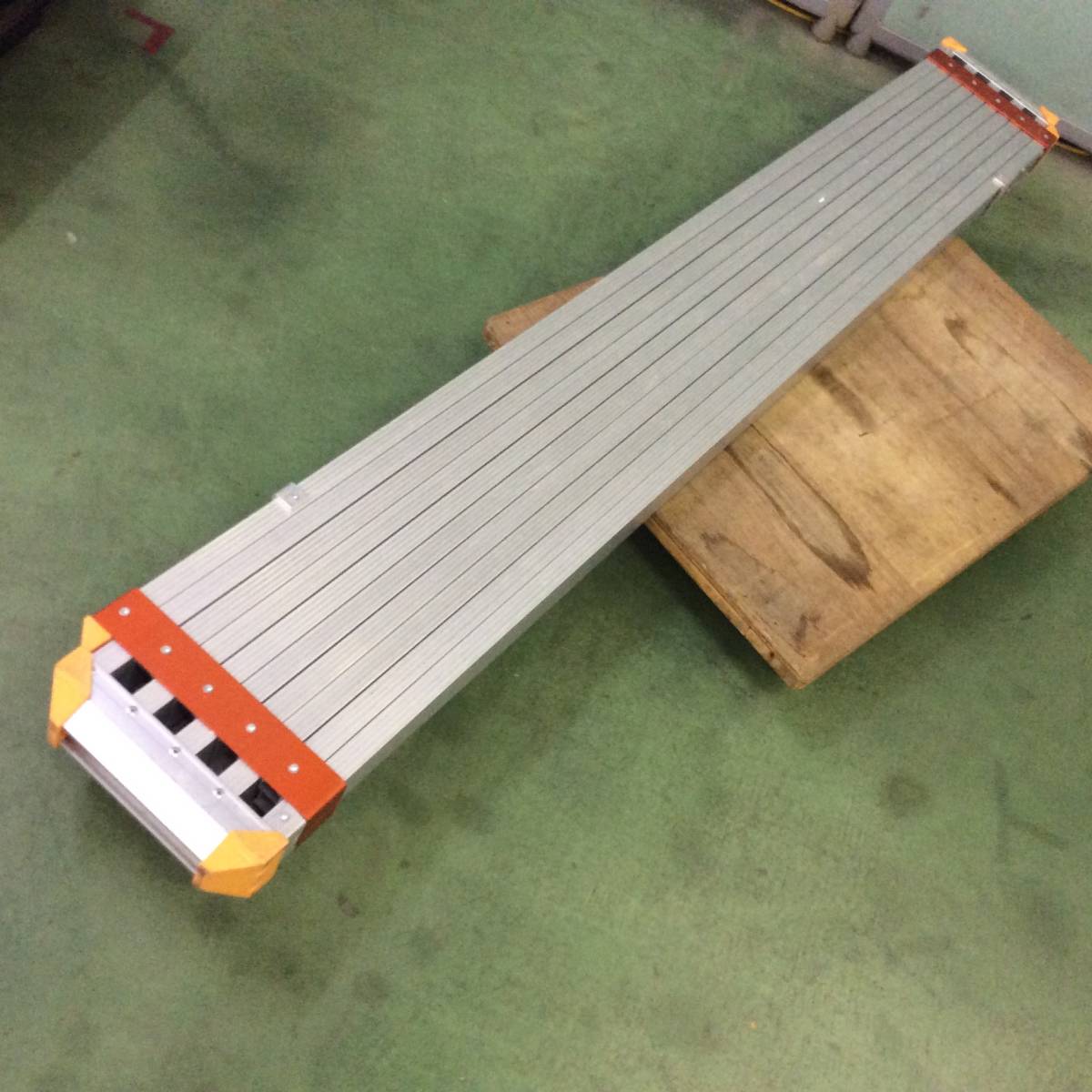 Yahoo!オークション - 【TH-8413】中古品 Pica ピカ 伸縮足場台 STGD-...