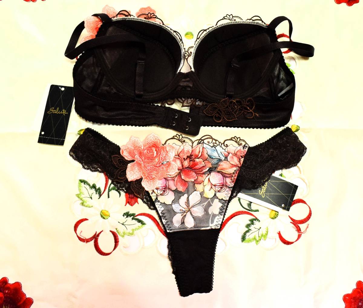 Yahoo!オークション - 新品・タグ付き ワコール サルート 63G・チリ...