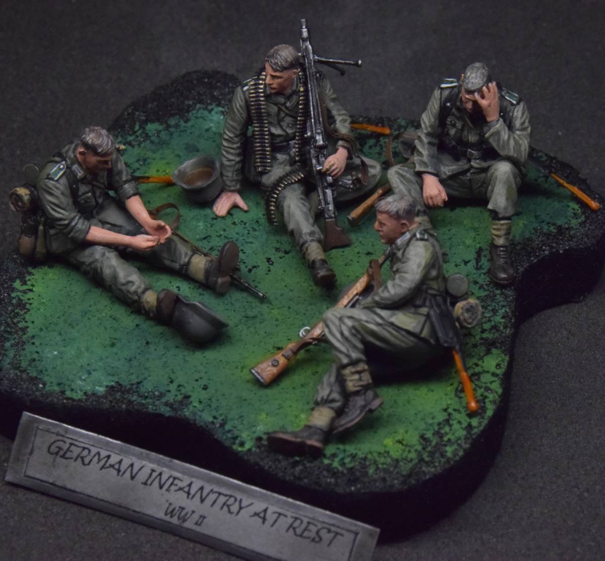 Yahoo!オークション - 完成品 1/35 WW.II ドイツ兵休憩4体 塗装済み ミ...