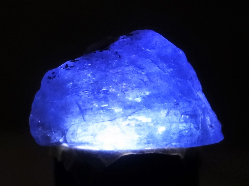 Yahoo!オークション - 19.84ct 天然タンザナイト原石 アフリカ・タンザ...