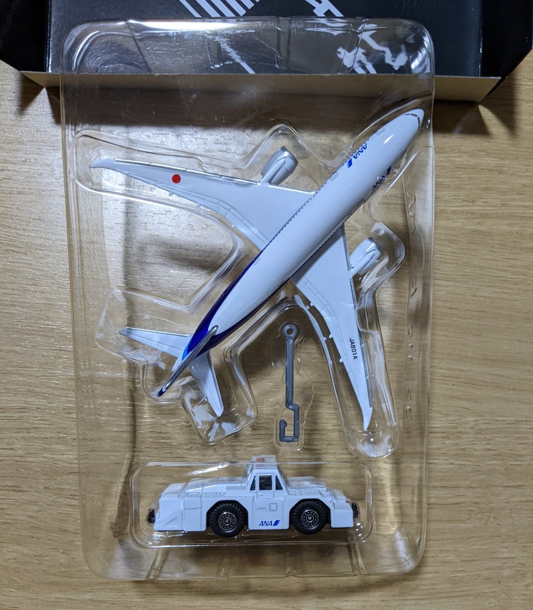 代購代標第一品牌－樂淘letao－ANA 全日空 ボーイング787 JA801A ドリームライナー 旅客機 トーイングトラクター、トーバー 付 フィギュア 飛行機 模型