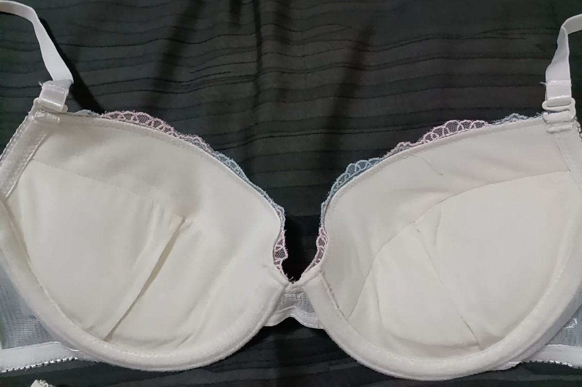 Yahoo!オークション - 【D70】Elegante フラワー刺繍レース ブラセット...