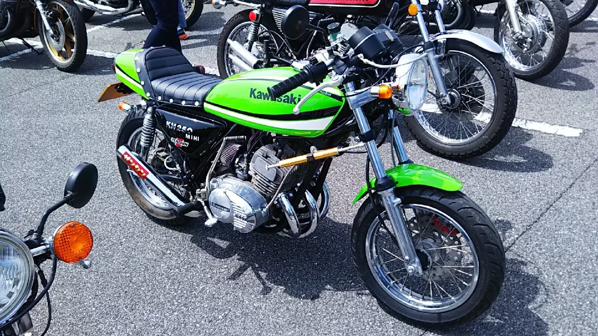 KH250ミニ 小柄な車体にカスタムのゼンシンデモ車両 丸管付き(126cc-250cc)｜売買されたオークション情報、yahooの商品情報をアーカイブ公開 - オークファン（aucfan.com）