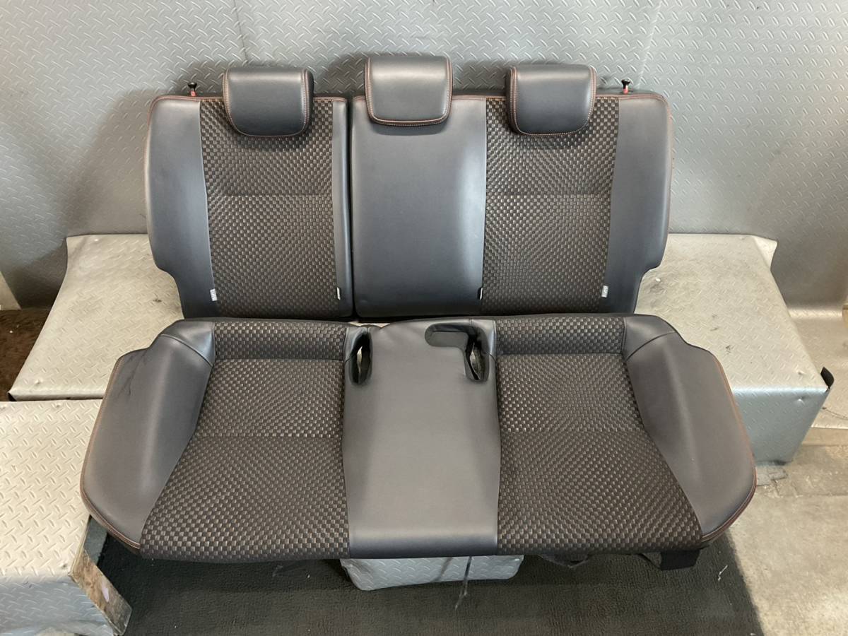 Yahoo!オークション - B96 トヨタ アクア NHP10 外し リアシート 純正 ...