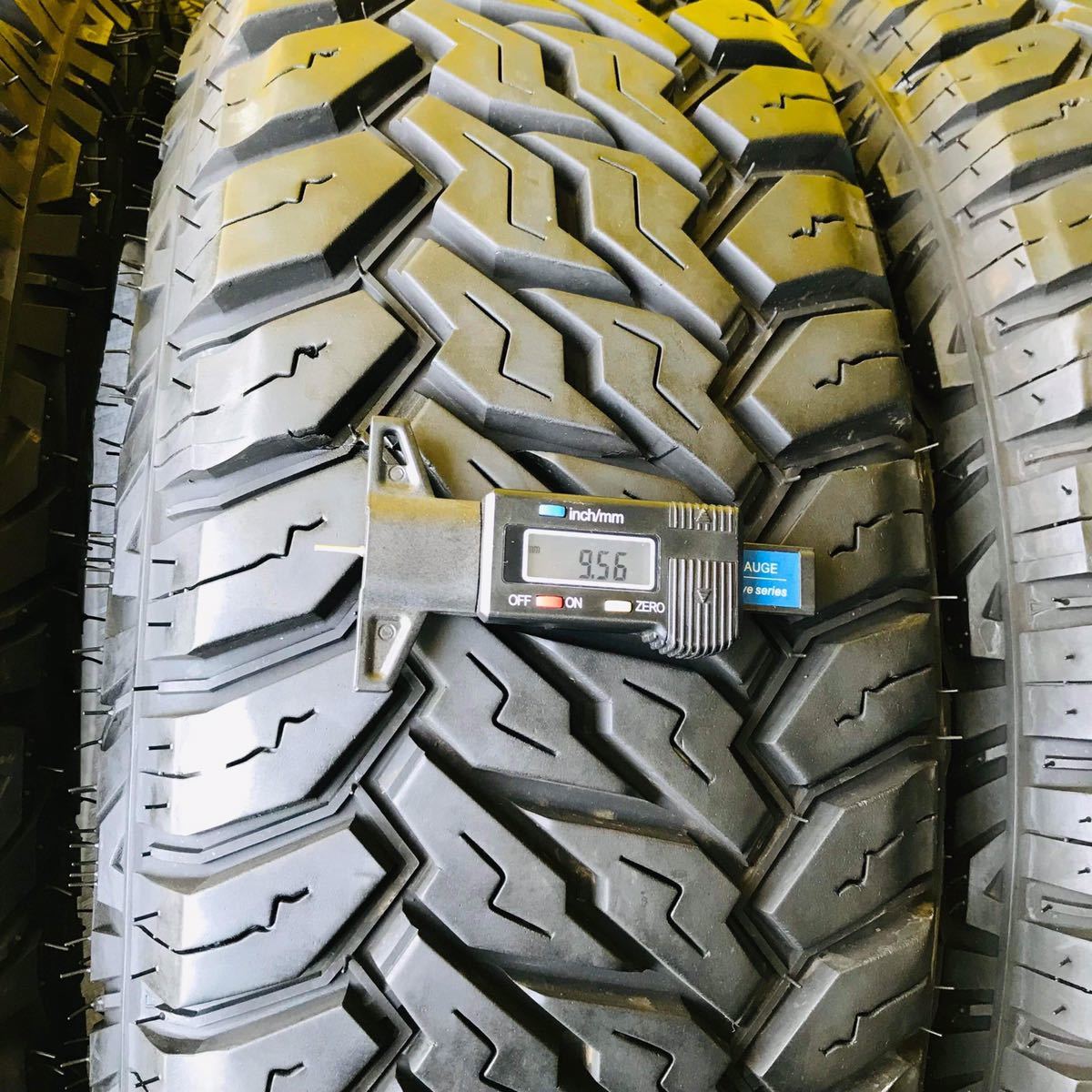 Yahoo!オークション - 【2170】LT 215/70R 107/105Q 4本セット夏タイヤ...