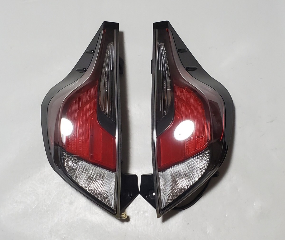 Yahoo!オークション - トヨタ アクア・NHP10 純正 中期 G's テールラン...