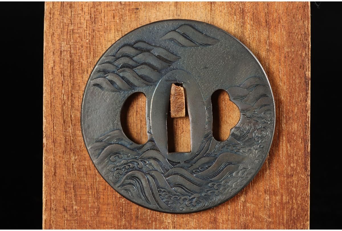 URA 刀剣美術/無銘/鉄地荒波飛鳥図丸形鍔/約158g/4-7-18 検索 骨董/鍔/鐔/日本刀/刀装具/縁頭/目貫/模造刀(鍔、刀装具)｜売買されたオークション情報、yahooの商品情報を ...