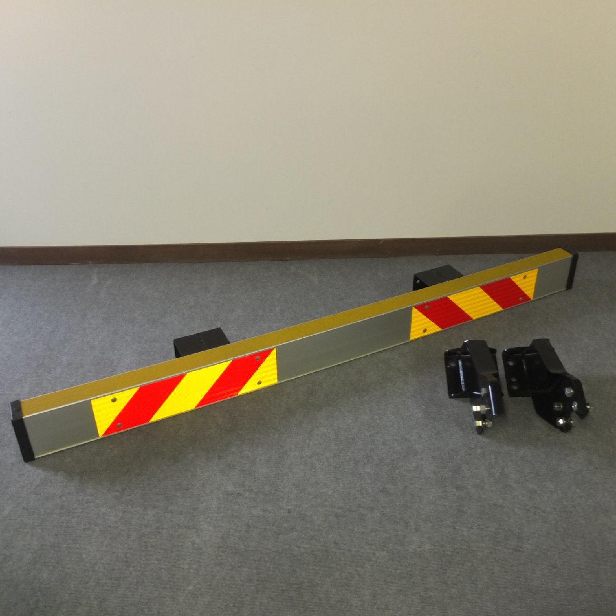 Yahoo!オークション - 新車外し品 中・大型用アルミリアバンパー H4V ...