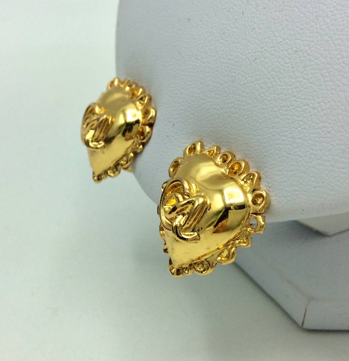 Ee8# Christian Lacroix クリスチャンラクロワ ヴィンテージ イヤリング ハート モチーフ ゴールドカラー アクセサリー