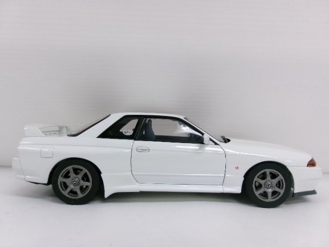 Yahoo!オークション - オートアート 1/18 ニッサン スカイライン GT-R ...