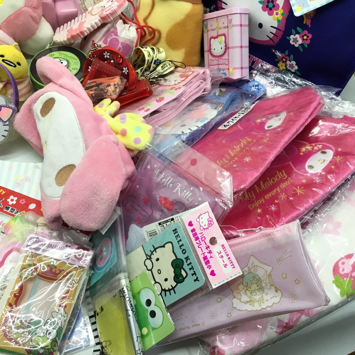 サンリオ ハローキティ グッズ まとめ売り 大量 約7.81kg マイメロ キティー 時計 財布 小物ケース ぬいぐるみ 雑貨 ジャンク(サンリオ)｜売買されたオークション情報、yahooの ...