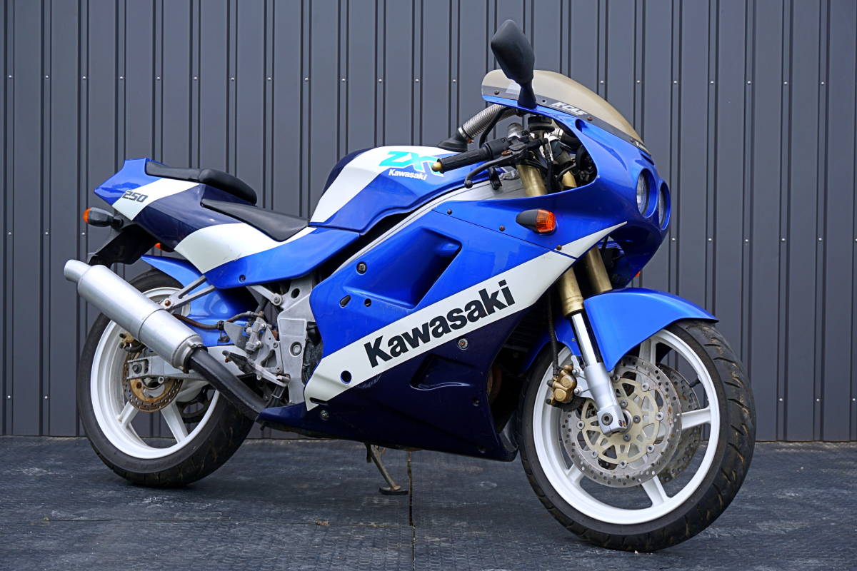 Yahoo!オークション - ZXR250 ZX250A 低走行 実動車 検)バリオス CBR ...