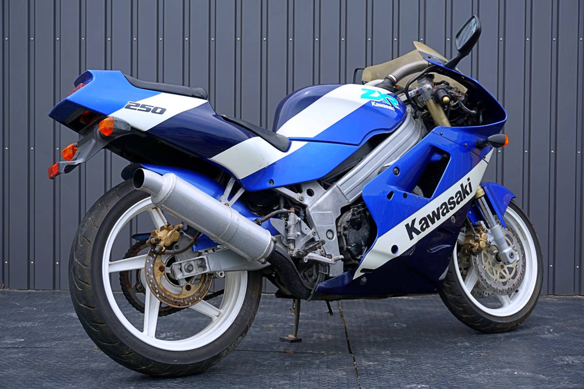 Yahoo!オークション - ZXR250 ZX250A 低走行 実動車 検)バリオス CBR ...