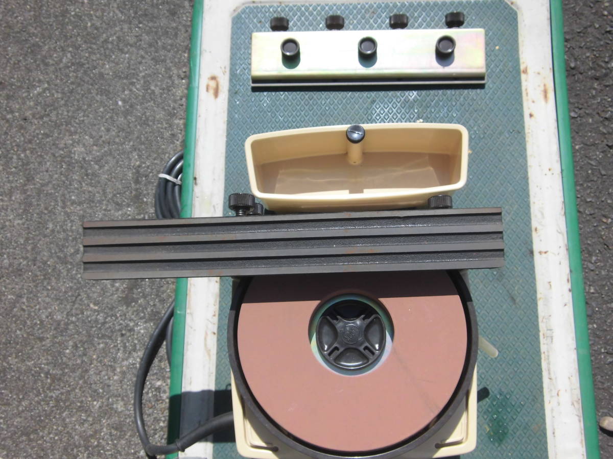 makita マキタ製 刃物研磨機 9820‐1 電動砥石といし(刃物研磨機)｜売買されたオークション情報、yahooの商品情報をアーカイブ公開 - オークファン（aucfan.com）