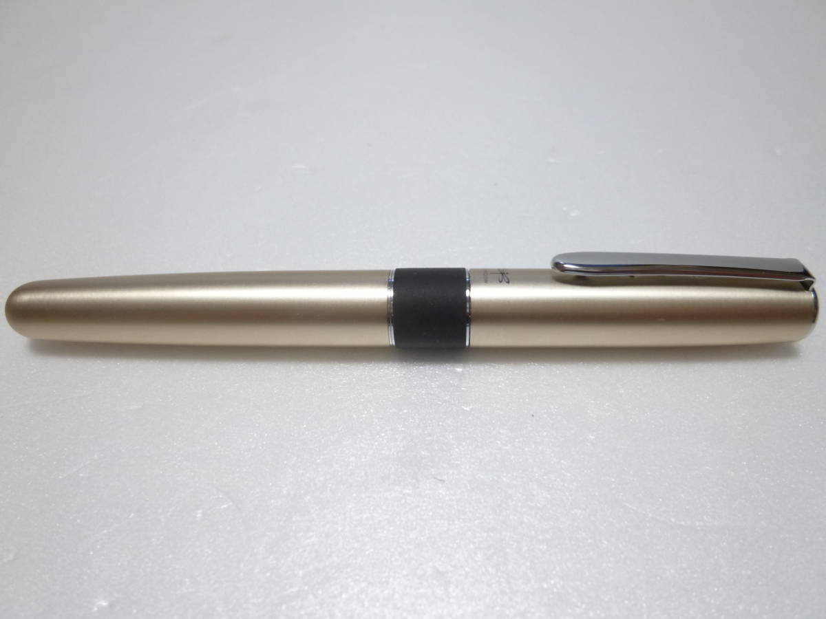 Yahoo!オークション - トンボ Tombow ボールペン ゴールド 極美品