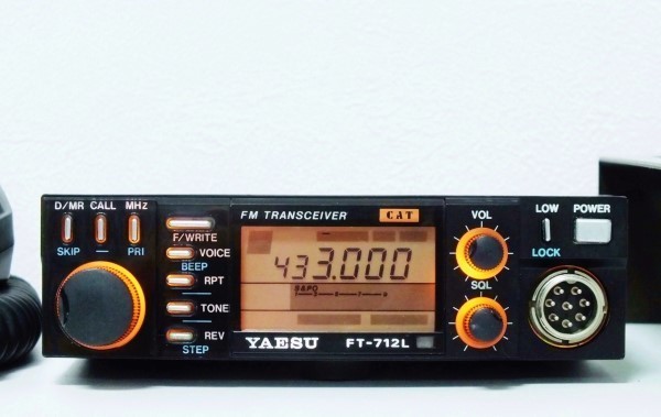 Yahoo!オークション - YAESU FT-712L 430MHz FMトランシーバー