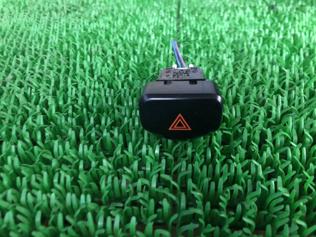 Yahoo!オークション - Z19-4 日産 ノート E11 純正 ハザードスイッチ ...