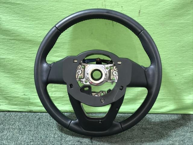 Yahoo!オークション - ヤリスクロス 6AA-MXPJ10 ステアリングホイール