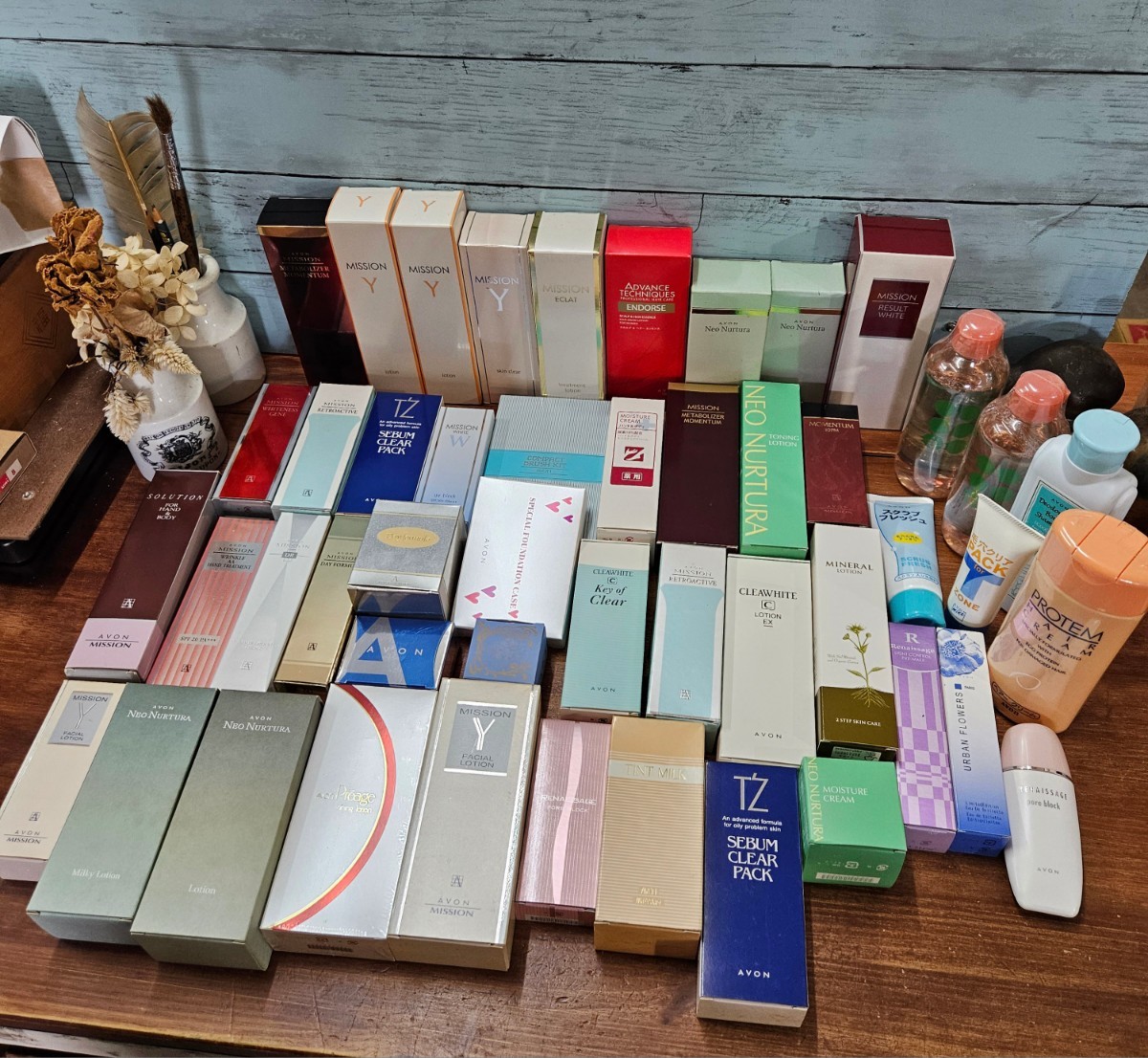 Yahoo!オークション - 未使用 AVON エイボン FMG&MISSION 化粧品 48個...