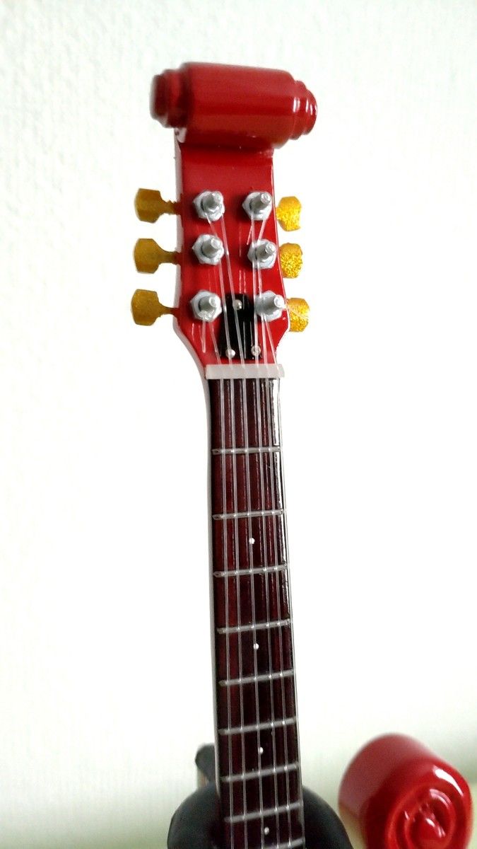 新品 BUCK-TICK今井寿モデル風ミニチュアギターフィギュア 新品 BUCK-TICK今井寿モデル風ミニチュアギターフィギュア